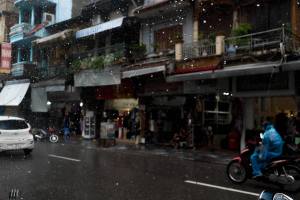 rain, the ceaseless rainy days | Lê Vĩnh Tài – Nguyễn Thị Phương Trâm